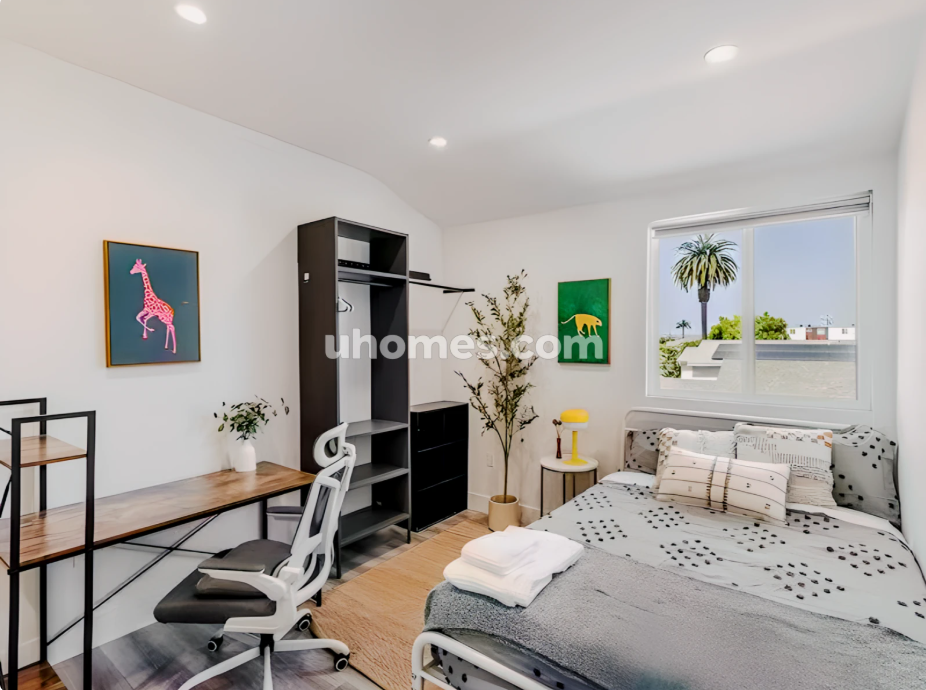 College Enrollment Decline: Key Statistics and Insights | uhomes.com